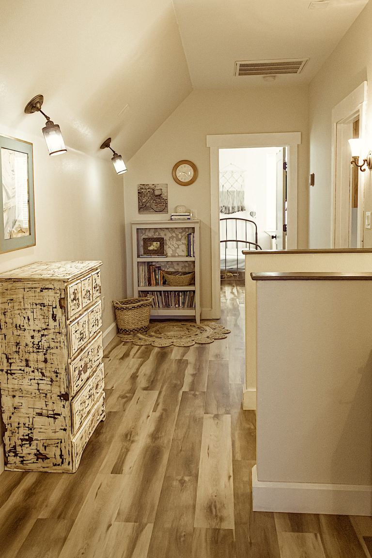 Upstairs Hallway – Nooks In Bloom