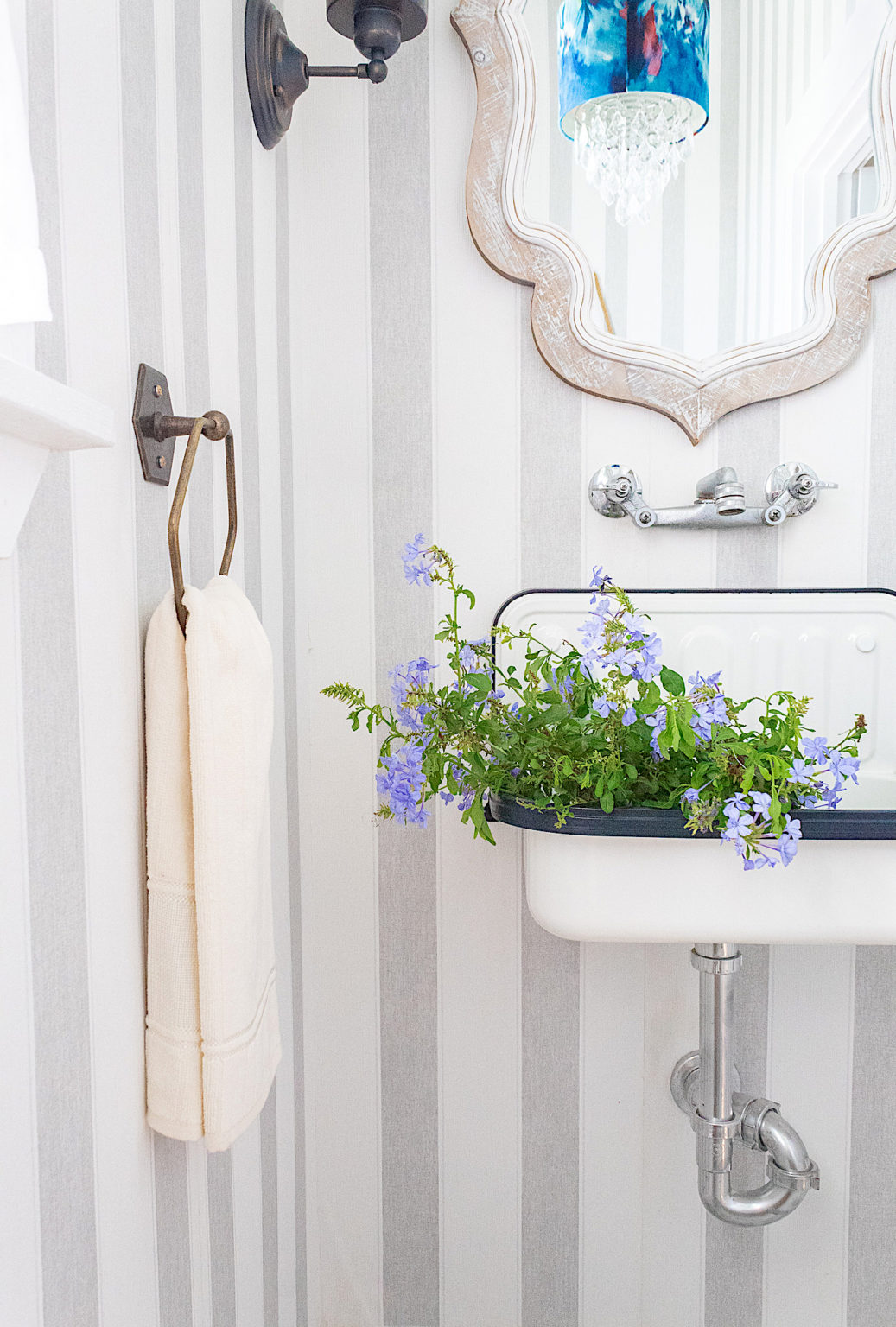 New Look Powder Room – Nooks In Bloom