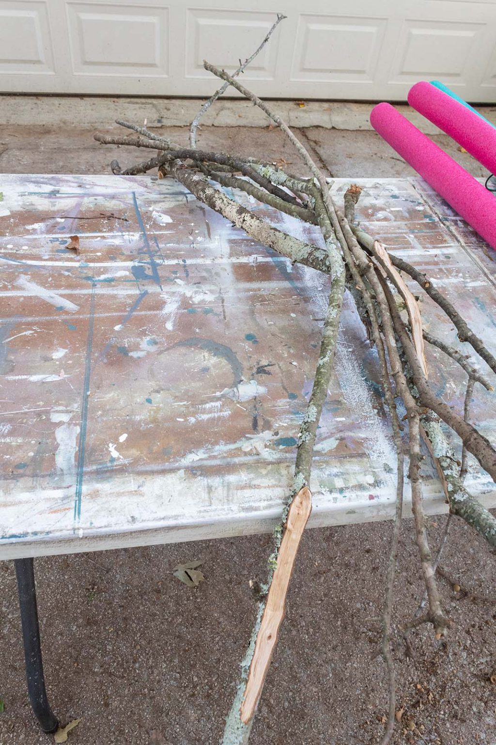 How to Make a Giant Spider | Halloween Decor – Nooks In Bloom