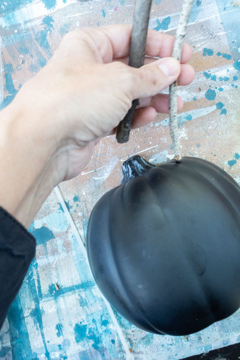 How to Make a Giant Spider | Halloween Decor – Nooks In Bloom