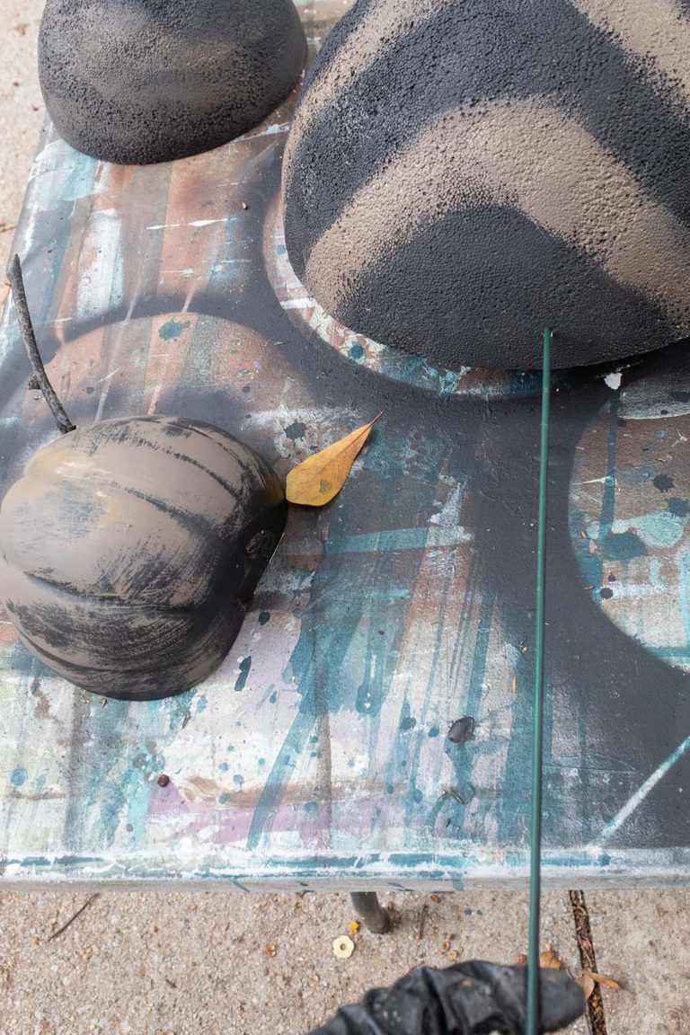 How to Make a Giant Spider | Halloween Decor – Nooks In Bloom