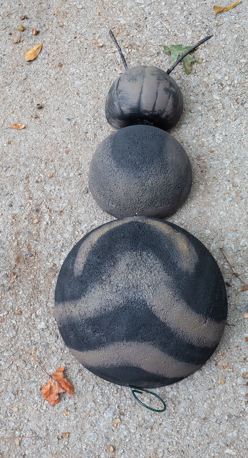 How to Make a Giant Spider | Halloween Decor – Nooks In Bloom