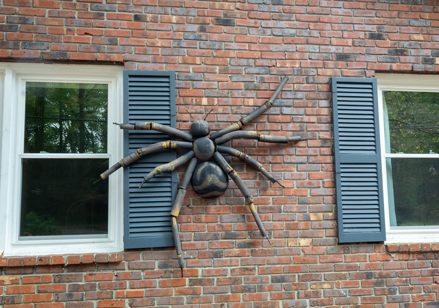 How to Make a Giant Spider | Halloween Decor – Nooks In Bloom